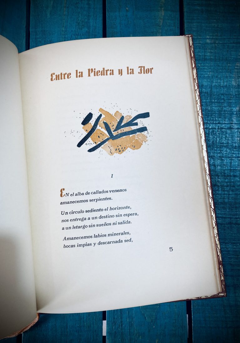 PAZ OCTAVIO. ENTRE LA PIEDRA Y LA FLOR